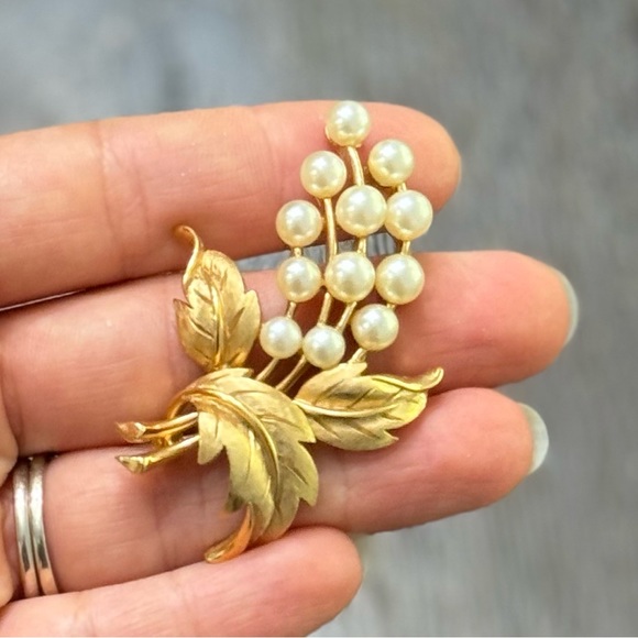 Trifari | Jewelry | Stunning Vintage Crowned Trifari Grape Vine Brooch ...